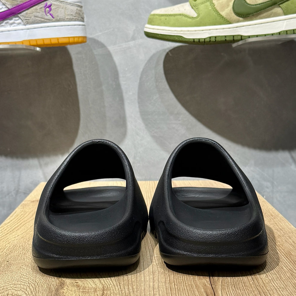 Yeezy Slides - Black – Pulse Peru